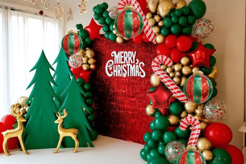 20+ creative and eye-catching Christmas party backdrop ideas