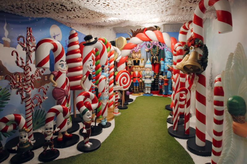 20+ creative and eye-catching Christmas party backdrop ideas