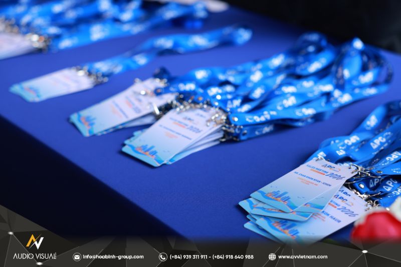 How are conference badges designed and truly effective?